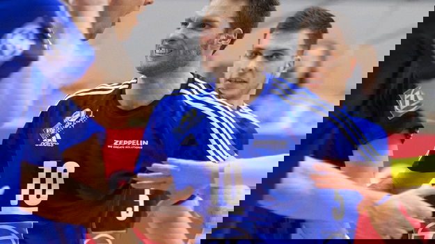 Simon Tischer zeigt mit seinem Team Siegeswille | RADIO 7